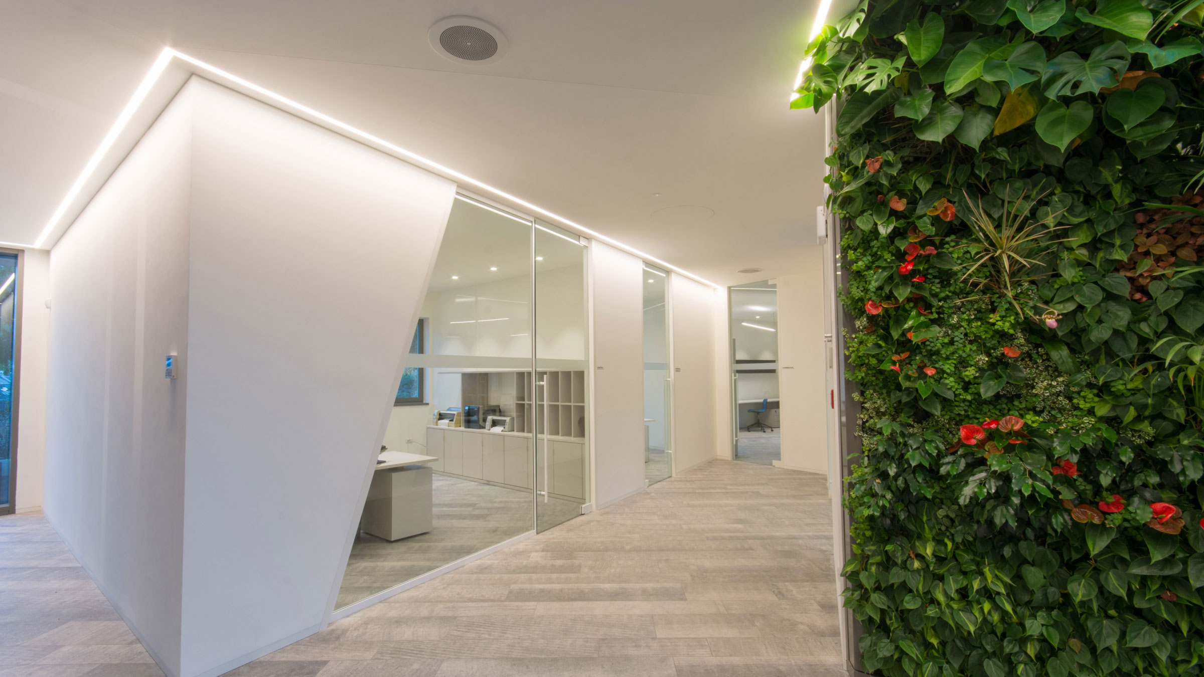 Fiorese Group: Arredamento per Ufficio, Pavimento in Gres Porcellanato ...